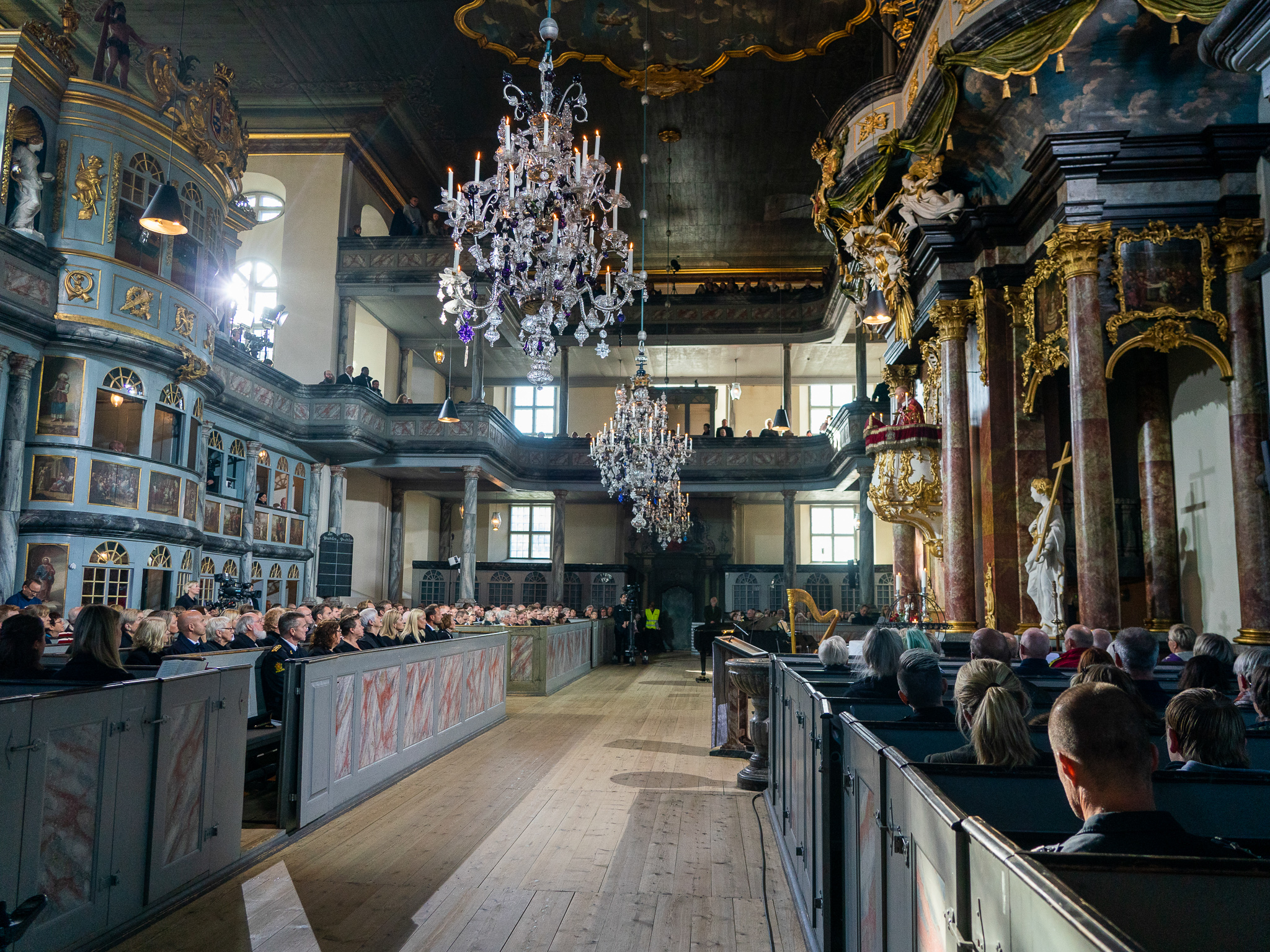 Sørgegudstjeneste i Kongsberg kirke - Det norske kongehusets barnesider