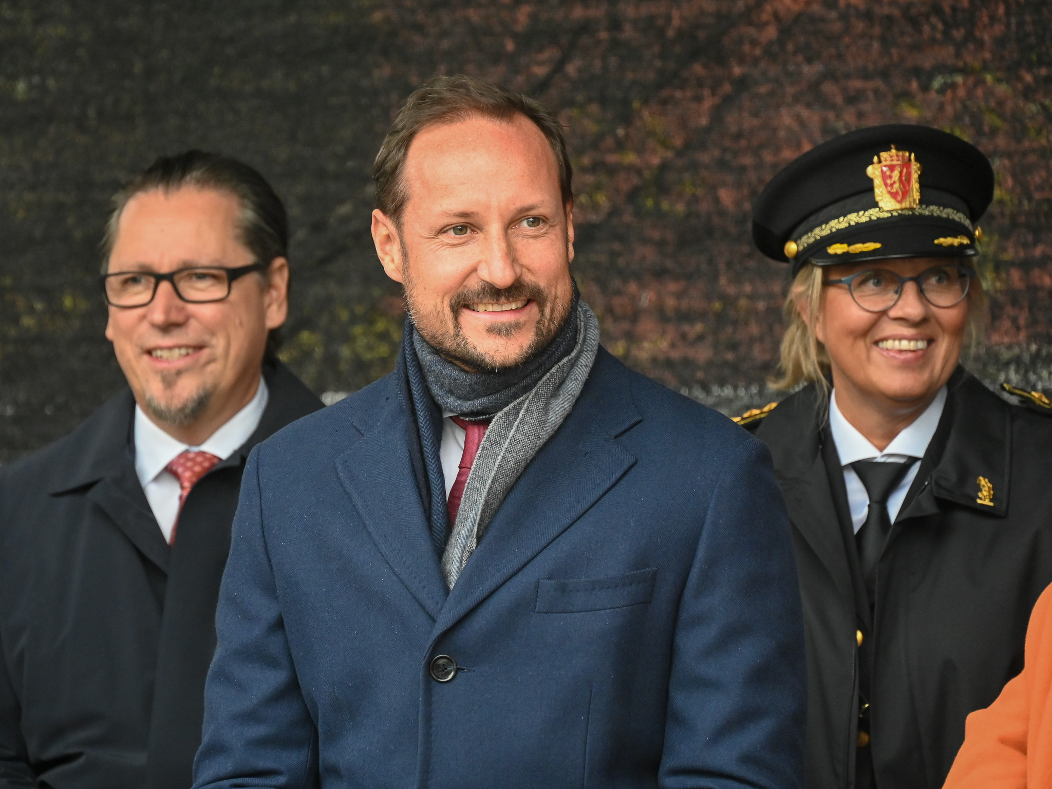 La ned den nye grunnsteinen til Samfundet - Det norske kongehusets ...