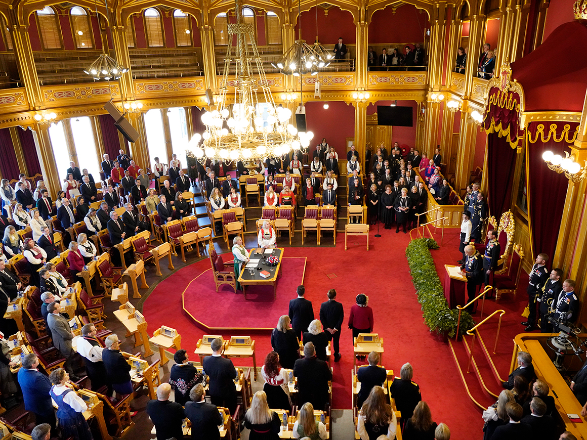 Kong Harald opna Stortinget - Det norske kongehusets barnesider